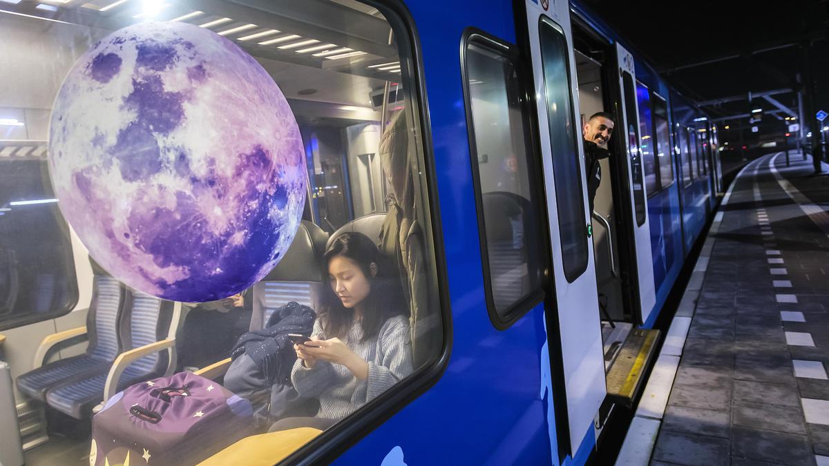 Eerste nachttrein van Arriva vanuit Groningen naar Schiphol vertrokken ... Eerste nachttrein van Arriva vanuit Groningen naar Schiphol vertrokken ...